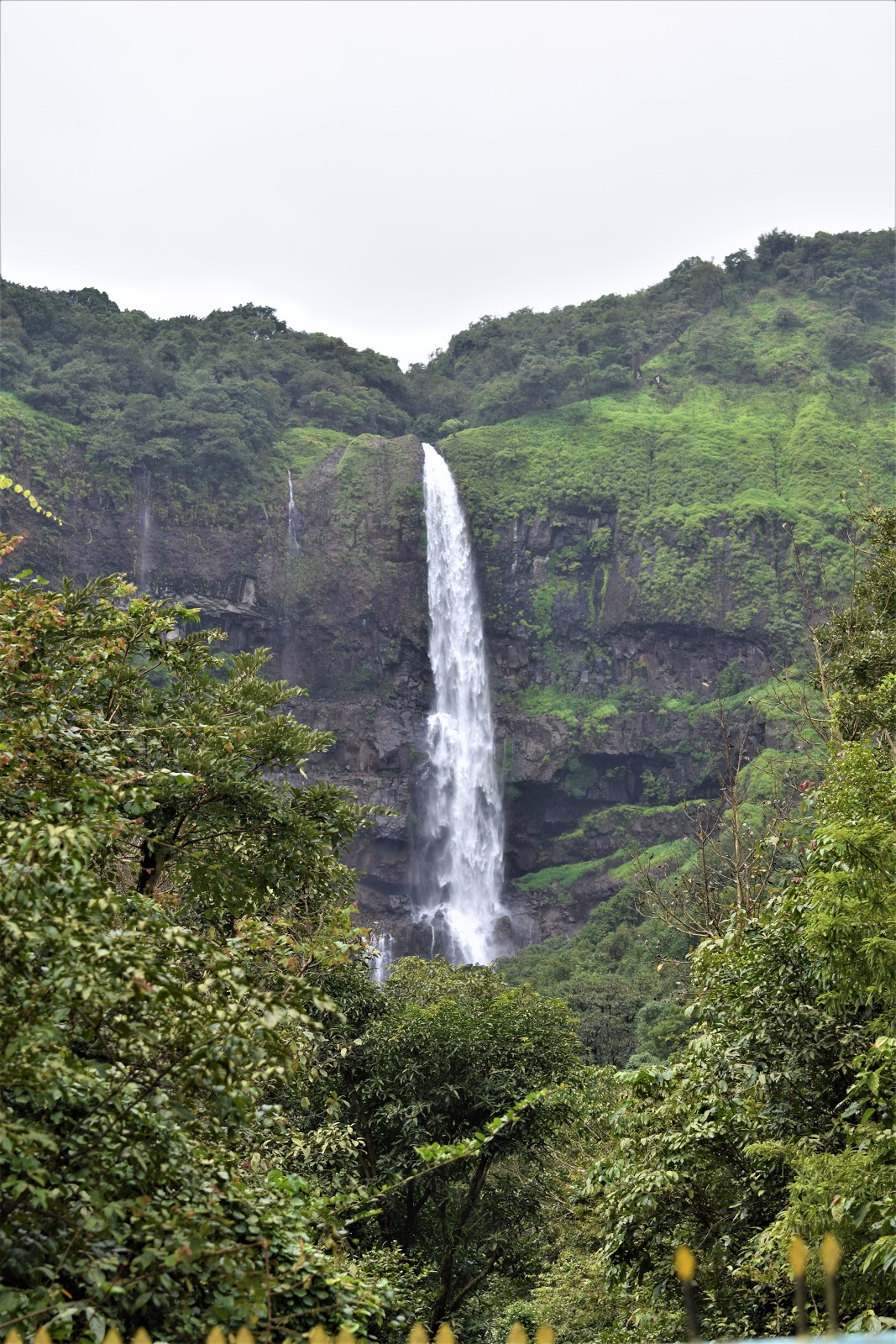 Footloose: 49. An Overnight Trip to the Koyna Dam