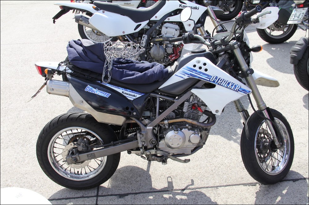 ROAD RIDER: Kawasaki D-TRACKER 125