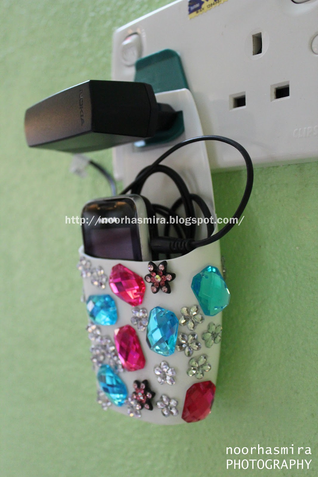 Ceritera Cik Puan Mira: DIY 6: Handphone Charging Holder