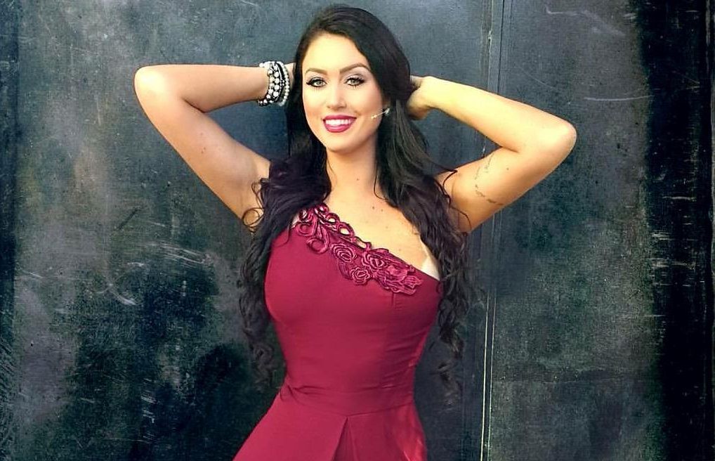 Apresentadora Letícia Beppler será a primeira mulher a narrar um clássico no século XXI