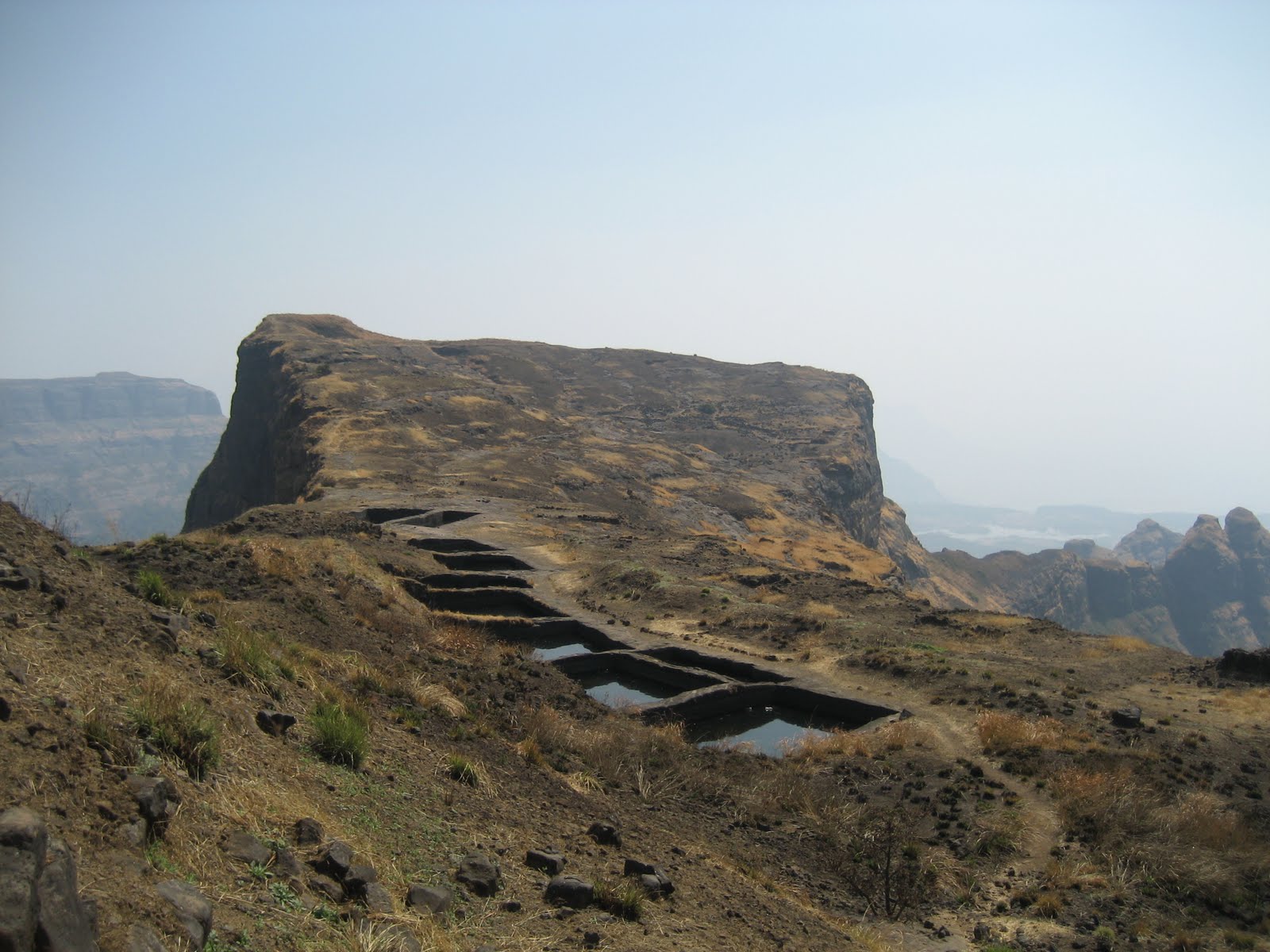 Ratangad Bhandardara Trek: Kulang fort A dream to touch skyline horizon ...
