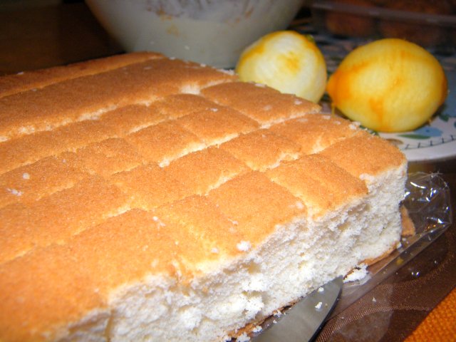 adobongblog: Sponge cake and cream