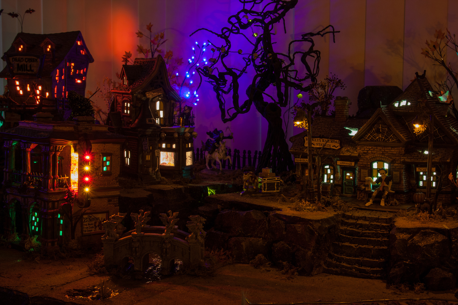 PUMPKINROT.COM: The Blog: Halloween Village