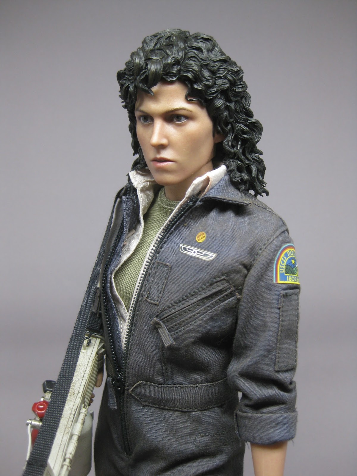 deSMOnd Collection: Hot Toys 1/6 "Ellen Ripley" in Alien
