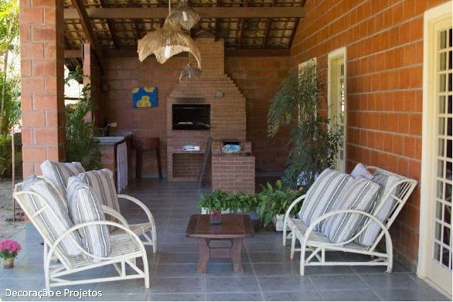 ÁREA COM CHURRASQUEIRA RÚSTICA: 33 IDEIAS PARA TE INSPIRAR