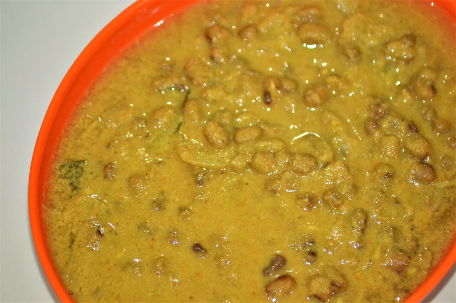 Ruchikaram: Kerala Style Naadan Vanpayar Curry | Cowpea curry Kerala Style