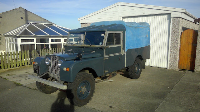 Landrover Defender: Land Rover Series 1 (107" truck)