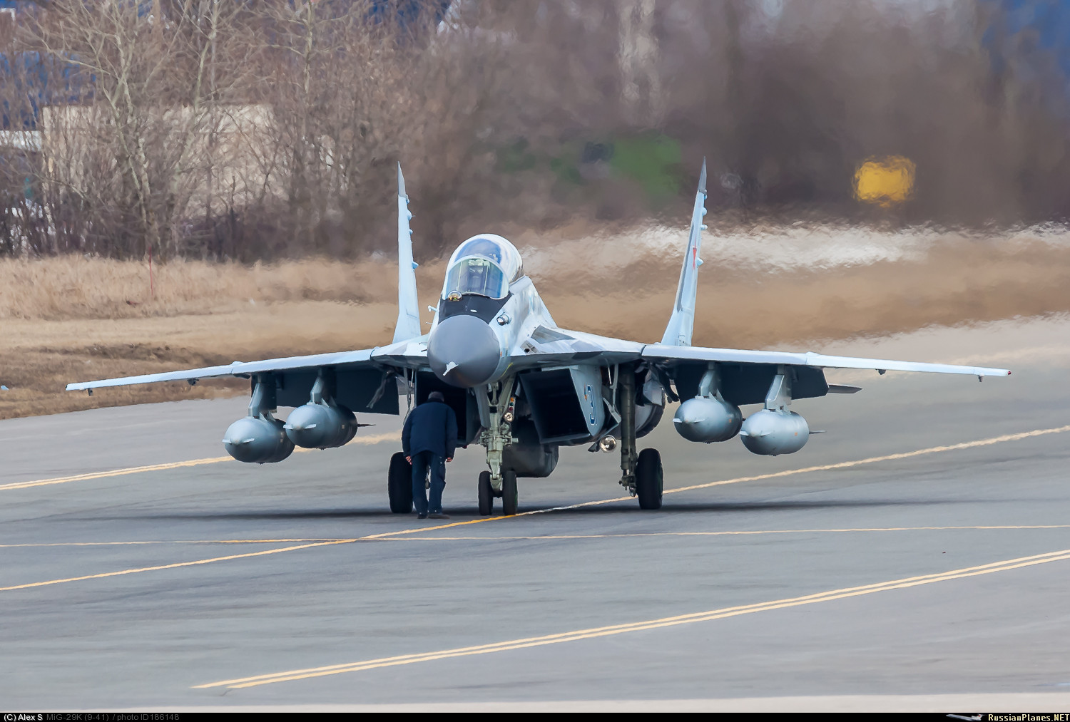 Historia y tecnología militar: Capacidad de combustible del MiG-29 Fulcrum