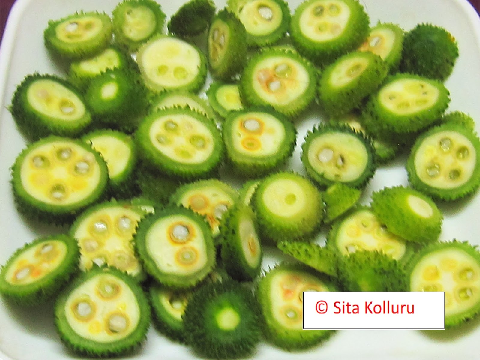 Sita's Ruchulu: Aakakara kaya kura (Kakoda/Teasle gourd subzi)