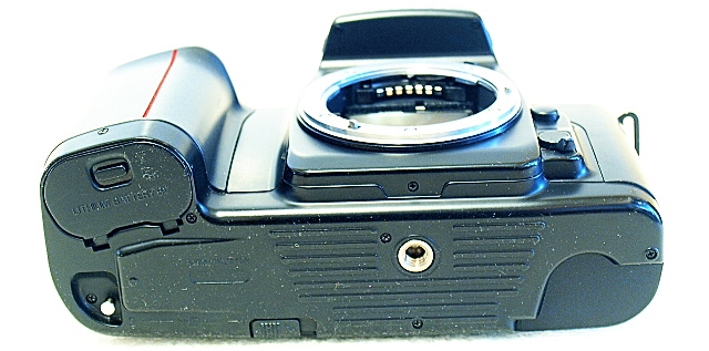 Nikon F-601 35mm AF SLR Film Camera Review - ImagingPixel