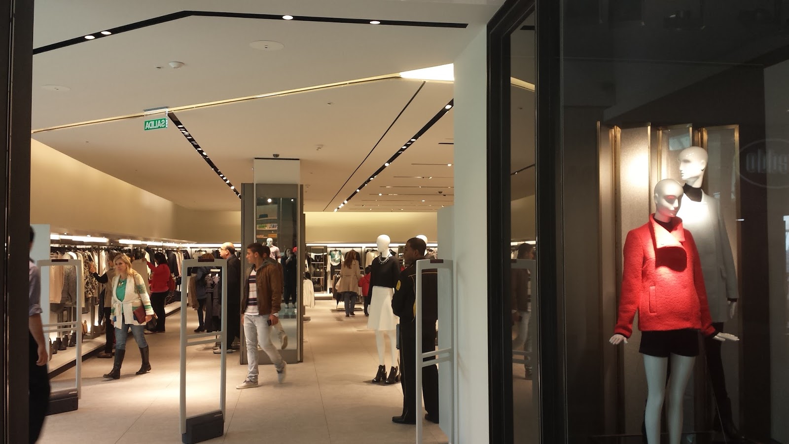 Zara Montevideo Shopping: elevando el estandard de instalaciones ...