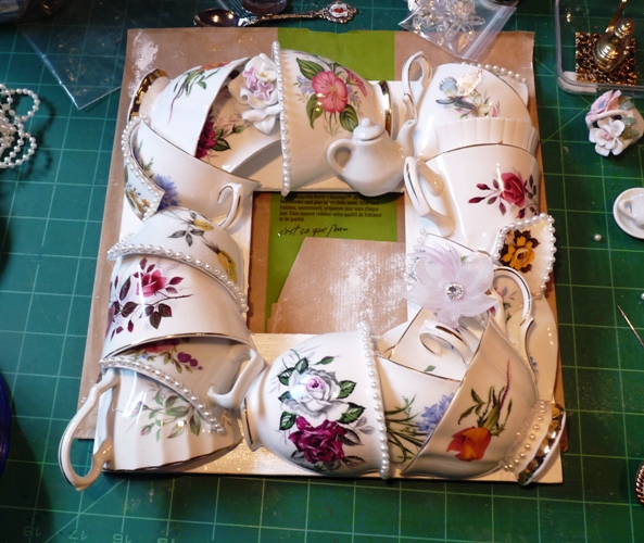 Beyond the Fringe Crafts: Completed Teacup Mirror