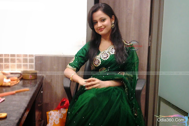 Priya Choudhary in Saree hot Odia Actress HD Wallpaper Download