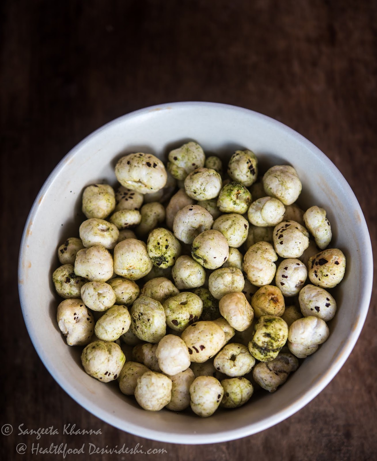 air fryer recipes : lemon-pepper-mint roasted makhana recipe