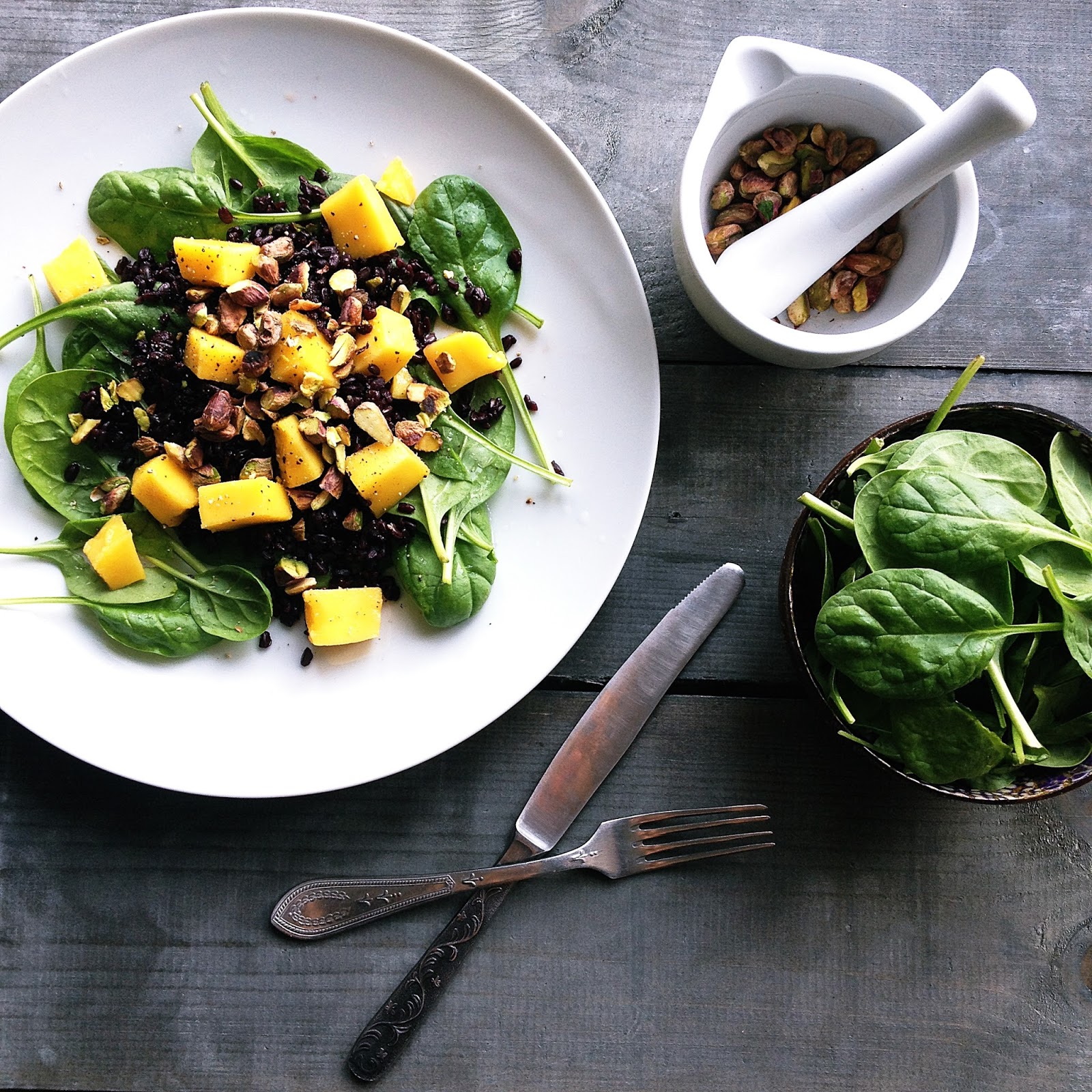 .jazzino.: Musta riisi salat mango ja pistaatsiapähklitega