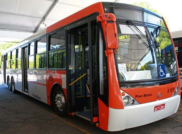 Inside São Paulo: Two new bus lines were created to transport people to ...