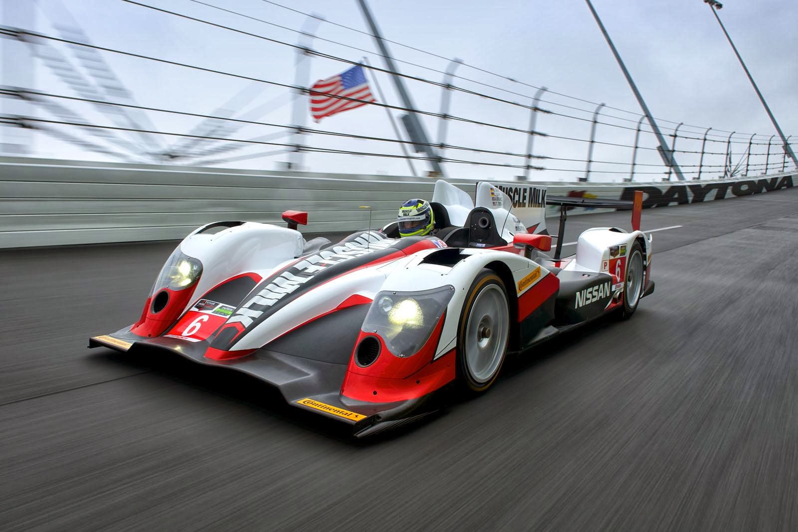 First Real Life pictures of Picket Racing's Nissan Prototype : ebeasts.com