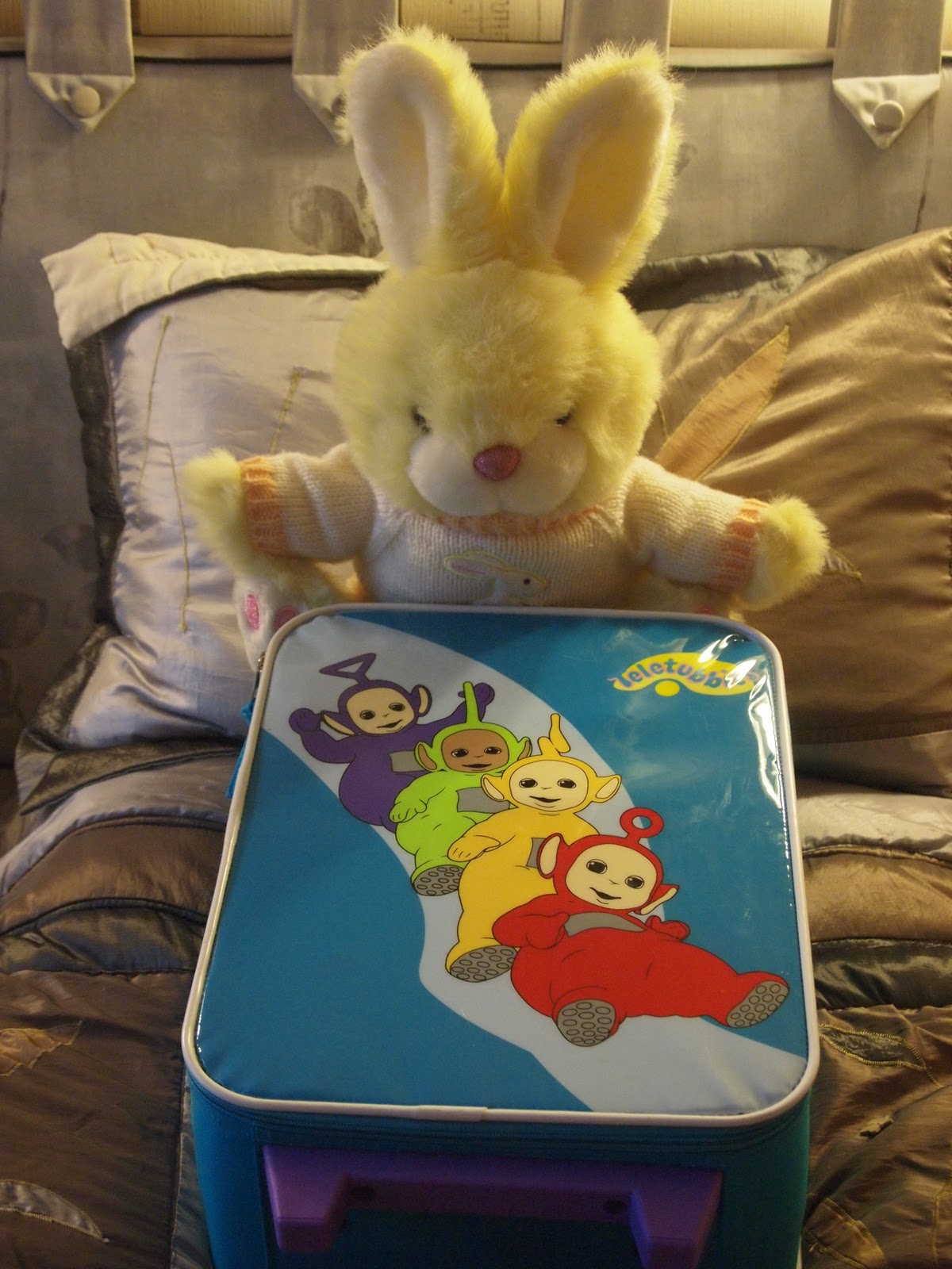 The Adventures of Cilgin Kiz: Bob Kelly and His Teletubbies suitcase!