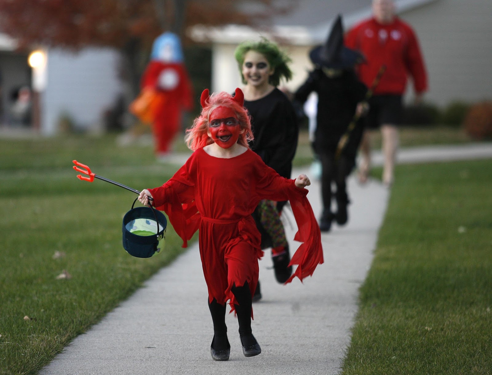 HISTORY AND TRADITIONS OF TRICK OR TREATING!