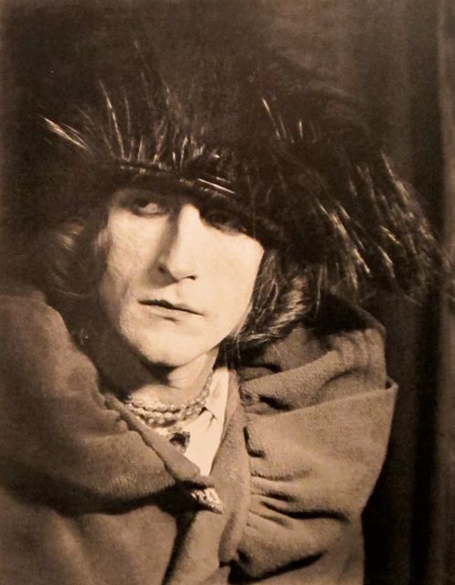 MONDOBLOGO: man ray's hats