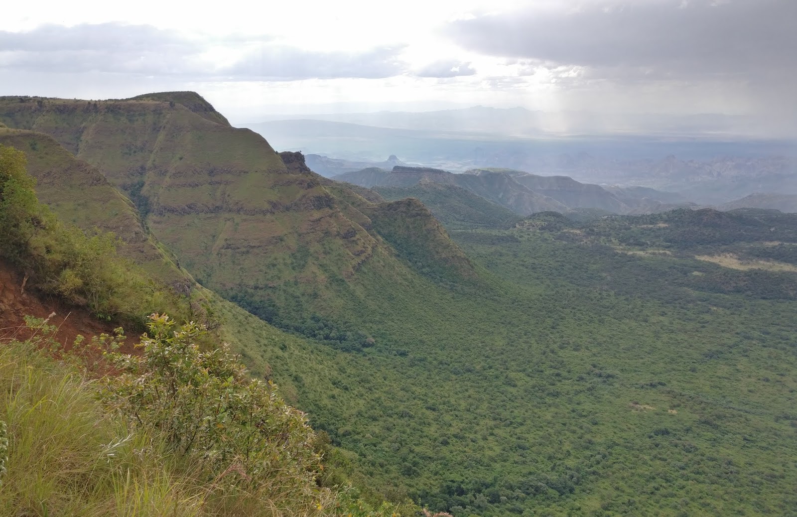 Ebo on tour: Der Ostafrikanische Graben bei der Malasso Community (Kenia)
