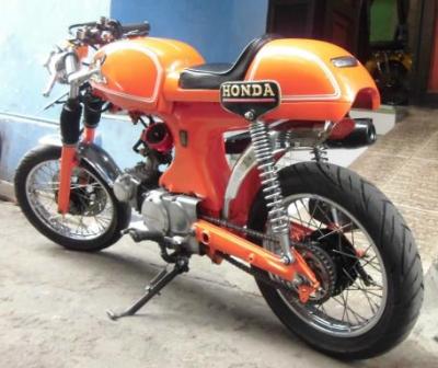 antique: Antique Motorcycle Honda S90Z Of 1971