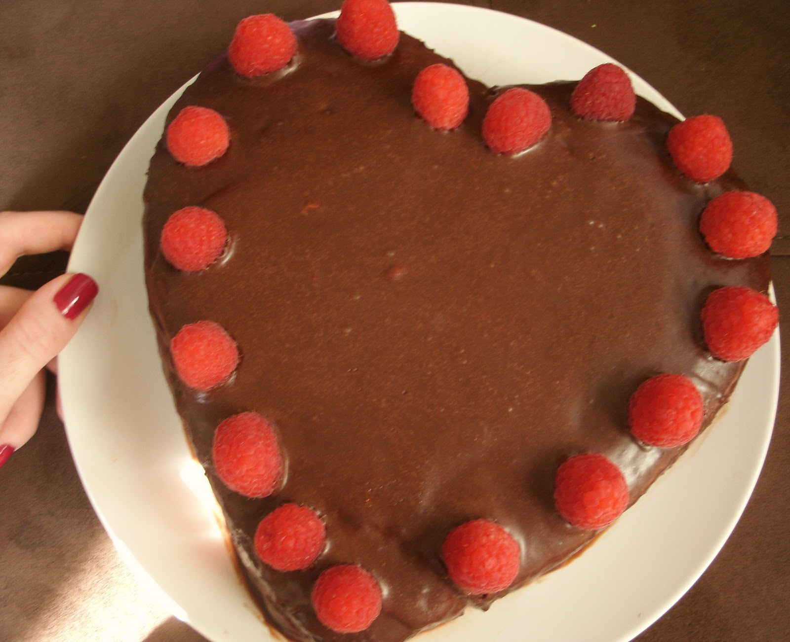 Banh sinh nhat hinh trai tim - cua cuon - cua kinh 2