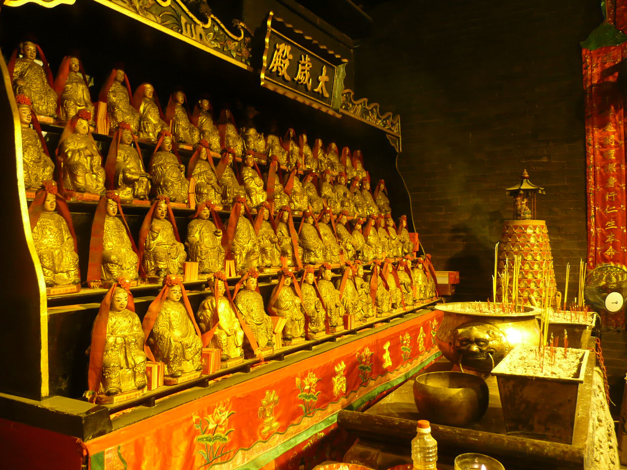 WEBS OF SIGNIFICANCE: Photography now allowed inside Tai Hang's Lin Fa ...