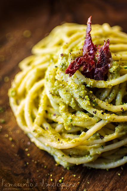 L'amaranto e il melograno: Spaghettoni al pesto di zucchine e pistacchi ...