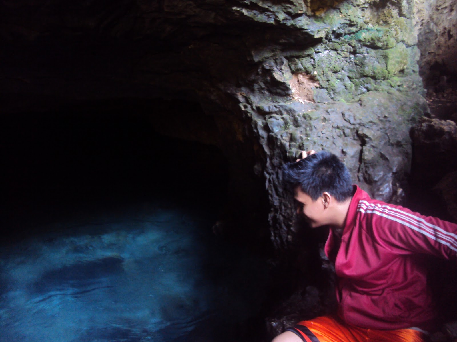 THE LONE TRAVELER: Being Blue at Blue Water Cave