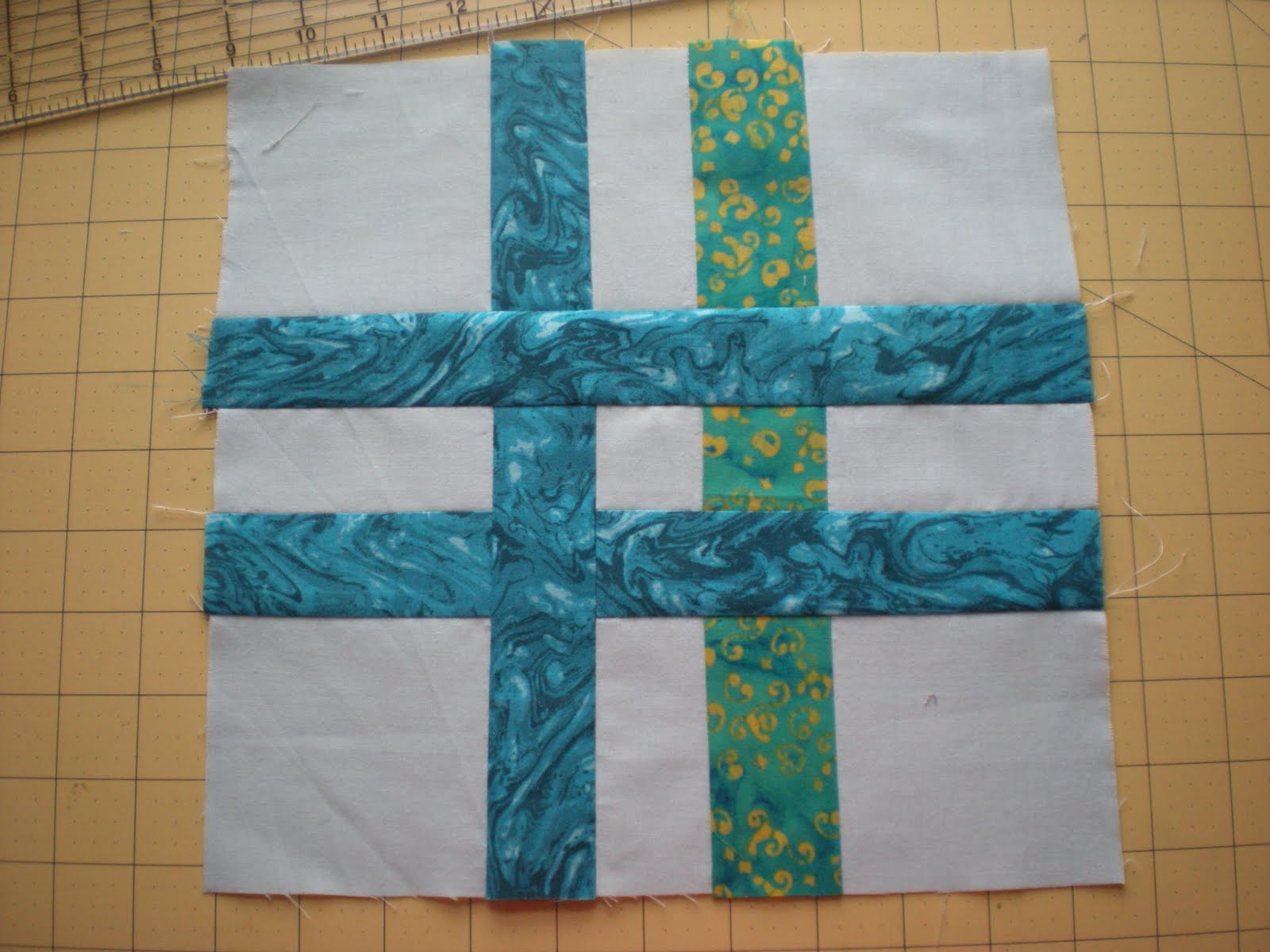 Life Under Quilts: Ribbon block tutorial