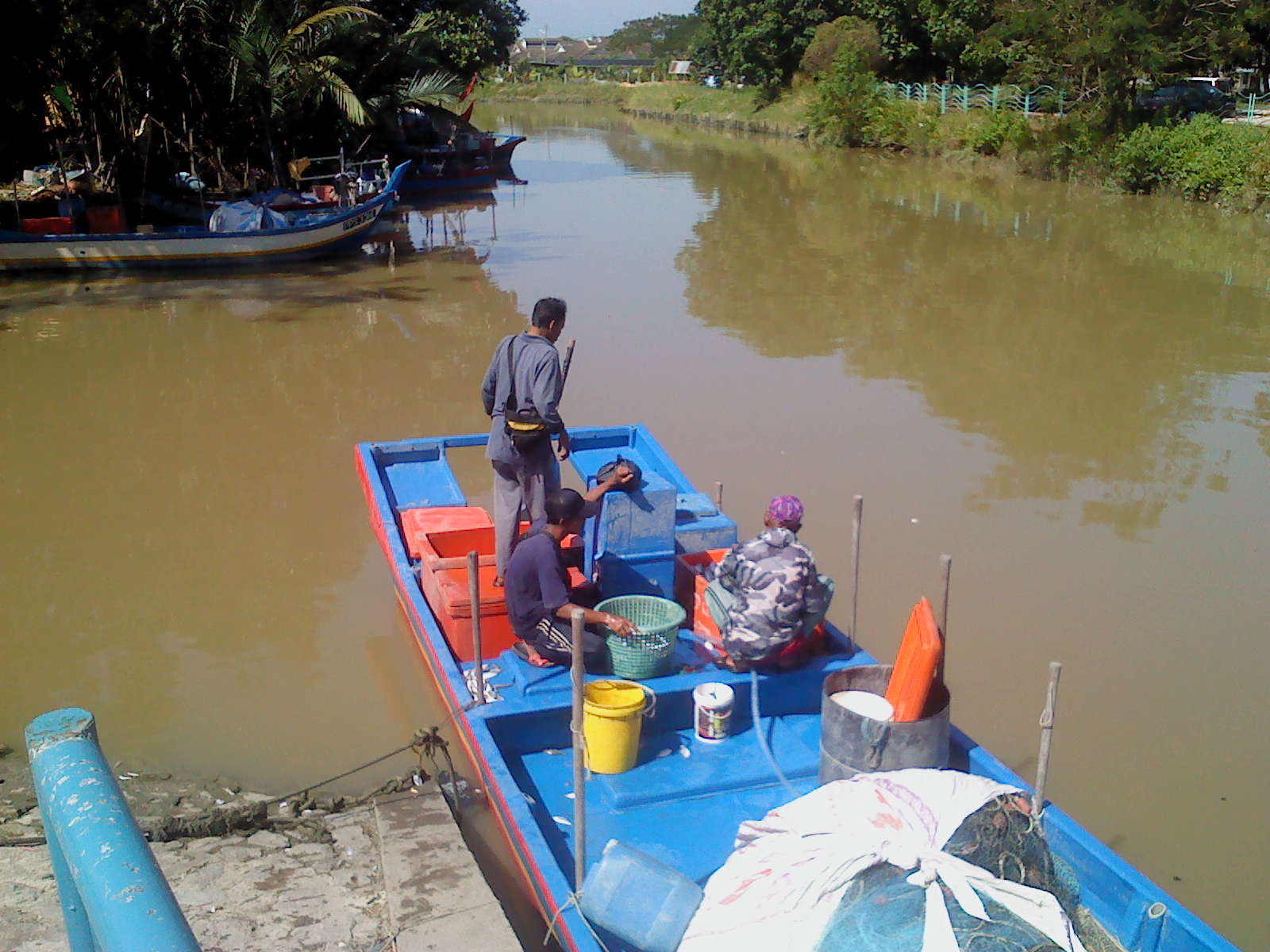 situ?mana?sini?bukan...sana laaaaa: PASAR IKAN PENAGA