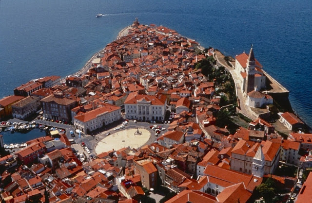 Tina thinks...: Piran bez pirana...