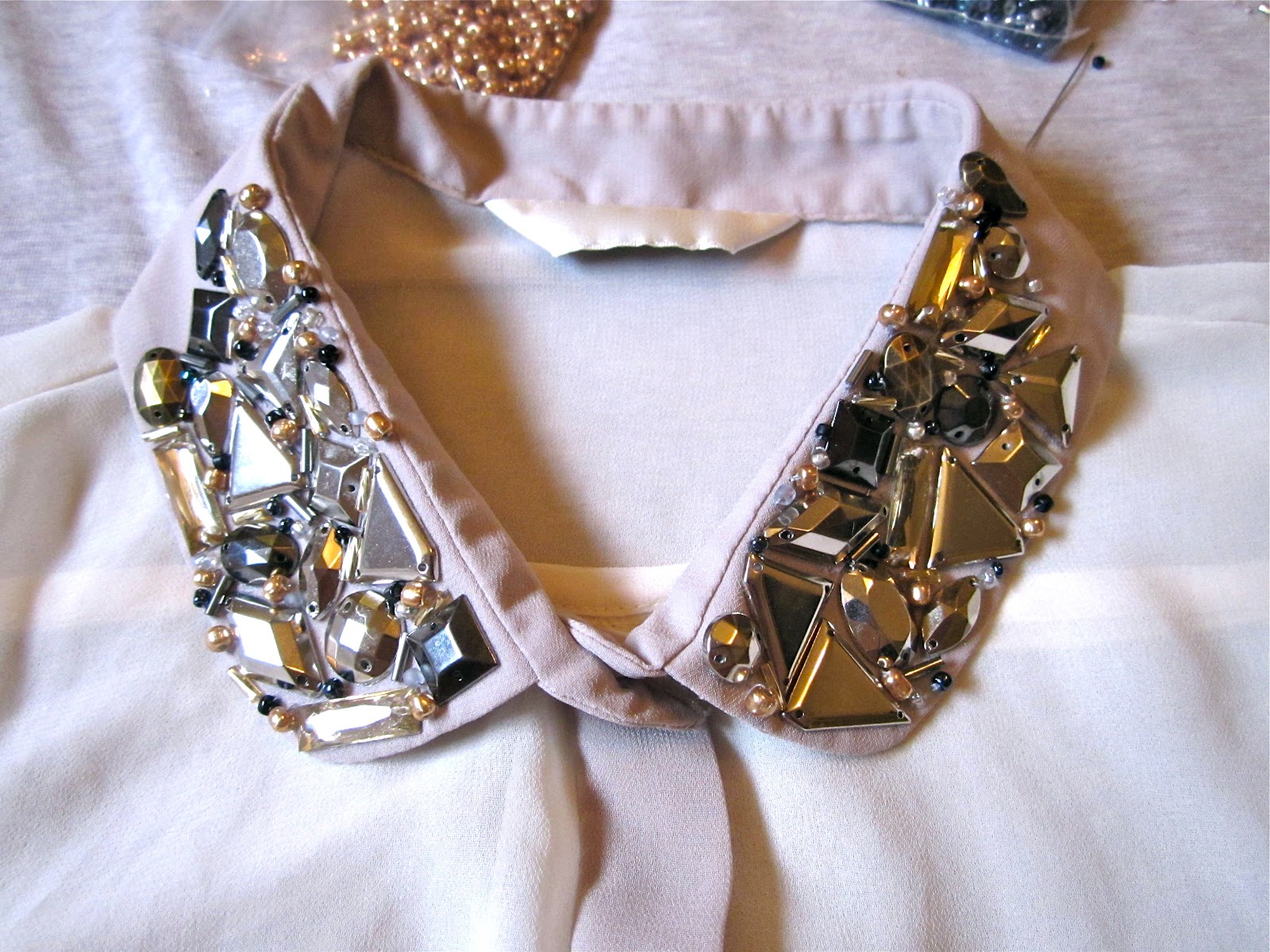 Mai Inspiration: DIY: Embellished Collar