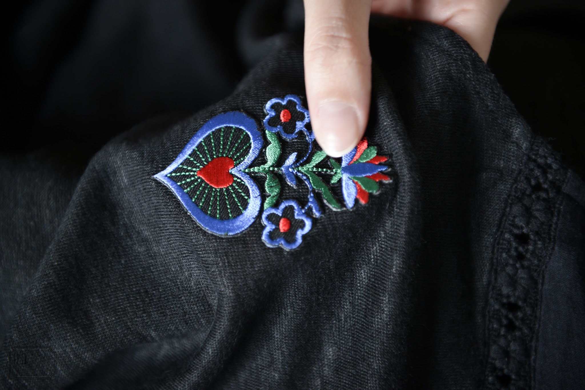 MAXCE: Easy DIY : trendy embroidery top
