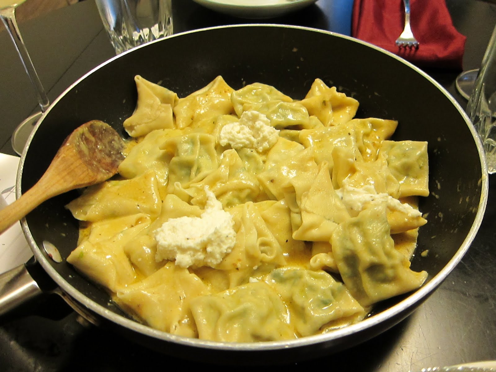 Sometimes Delicious: Spinach Borsetti in White Wine Butter Sauce