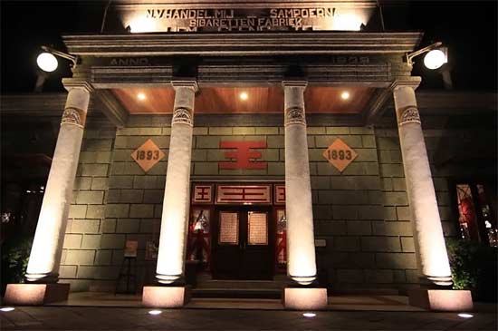 Menilik Sejarah di Museum House of Sampoerna