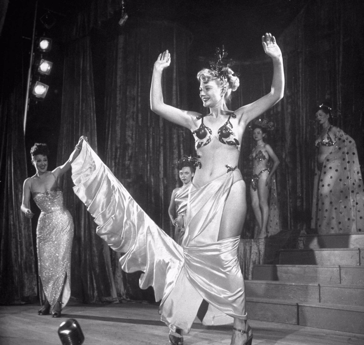 30 Rare and Amazing Vintage Photos That Document Daily Life of Gypsy Rose Lee, America's Most ...