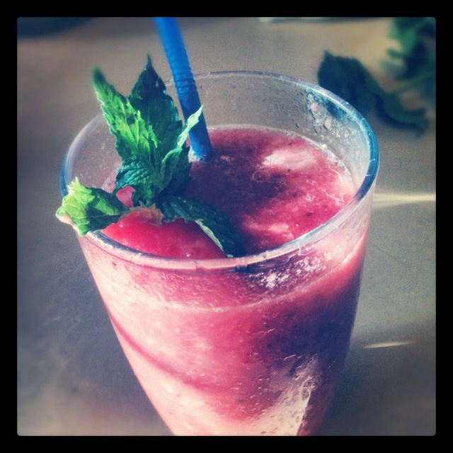 Love, Beth: Pretty-in-Pink Slushie Drink