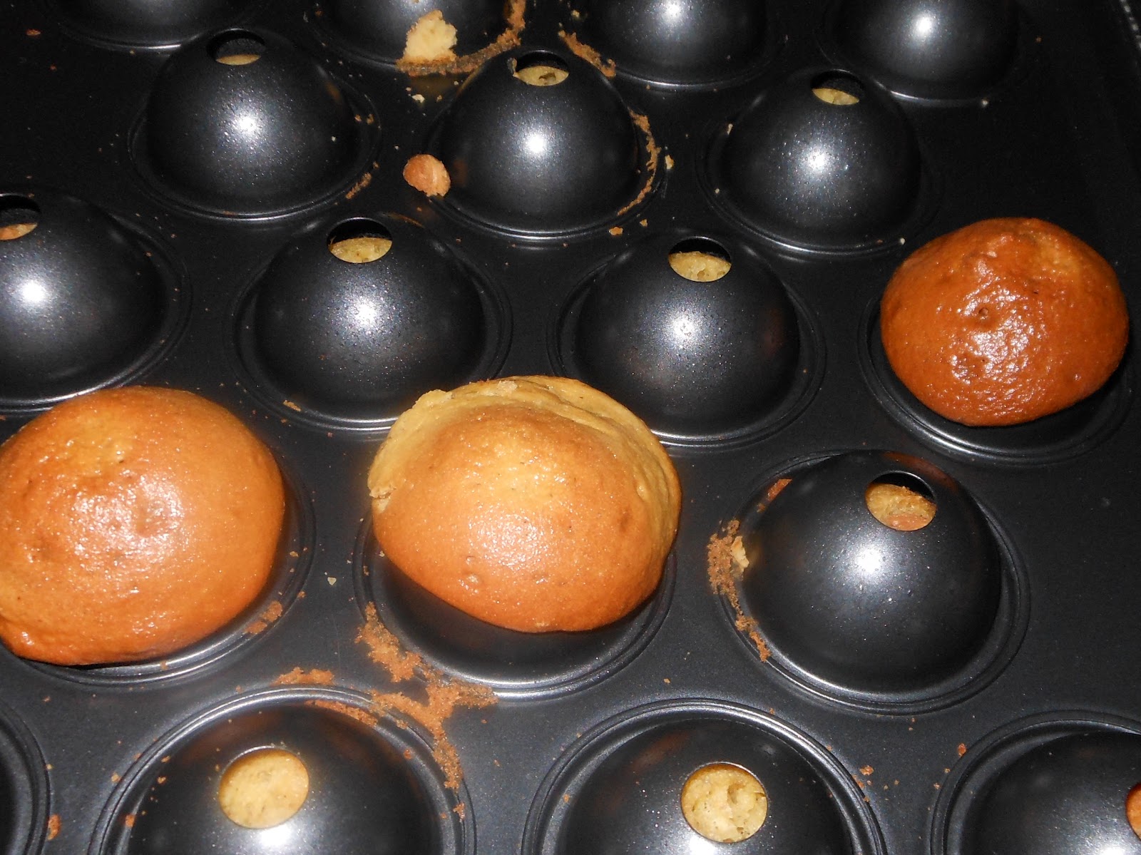 Lenibvs Cookies and Cupcakes: Cake Pop Pan