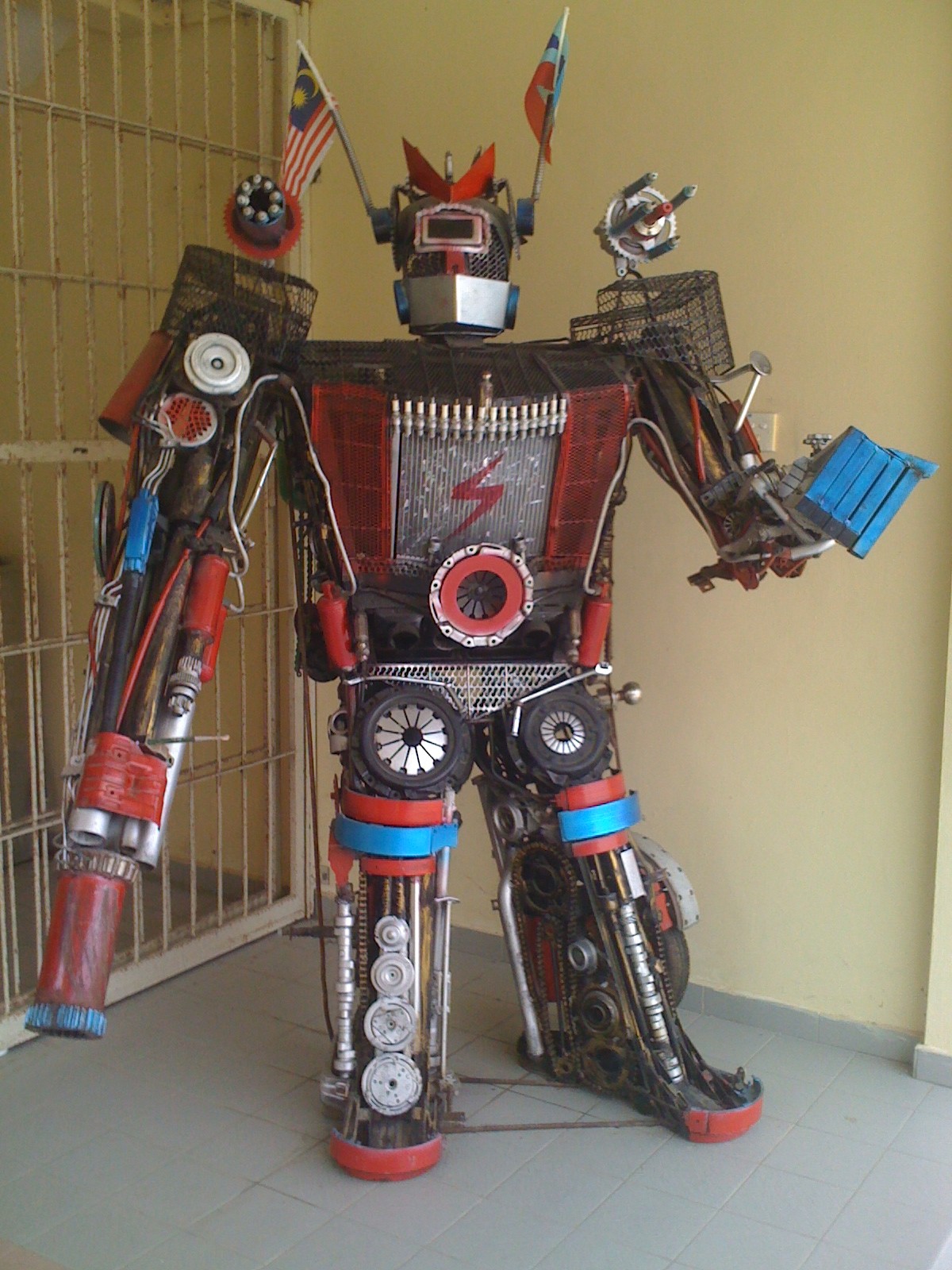 The Art Of Up-Cycling: Make A Robot..Be Inspired, Upcycling Projects