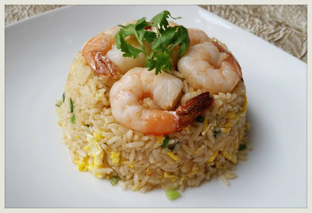 LadyHomeChef: Fried Rice With Prawns and Eggs
