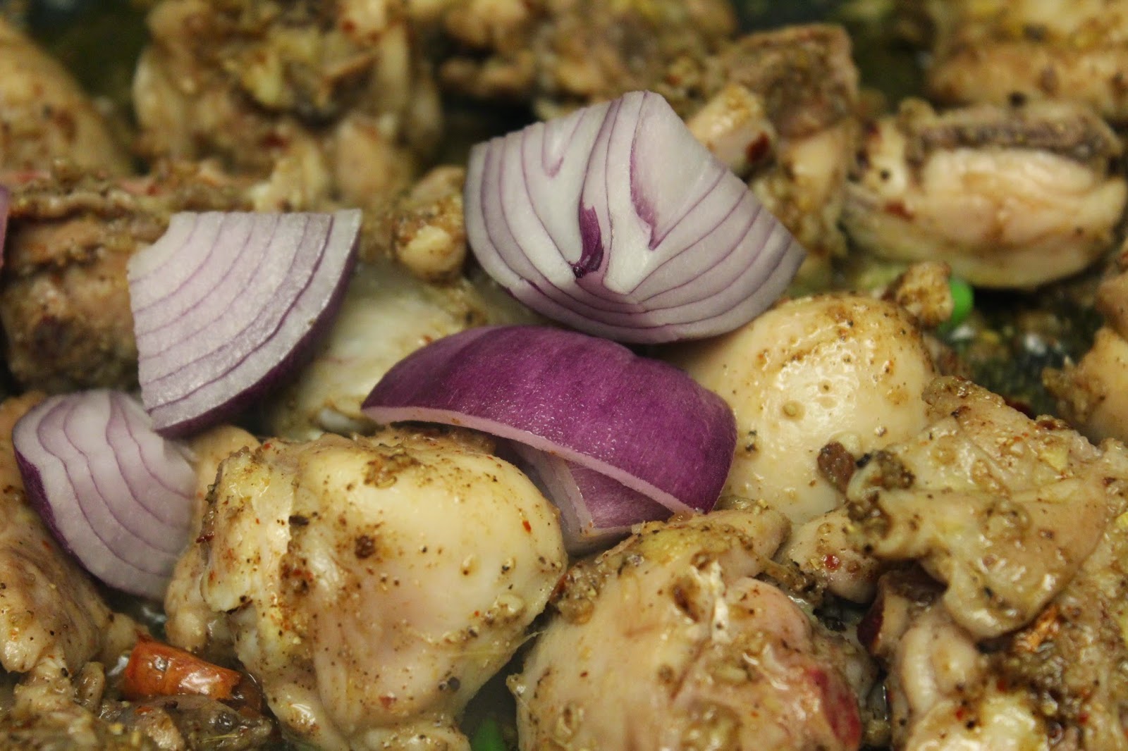 Aparna's Cookbook: Golmorich murgi (Chicken with black pepper)