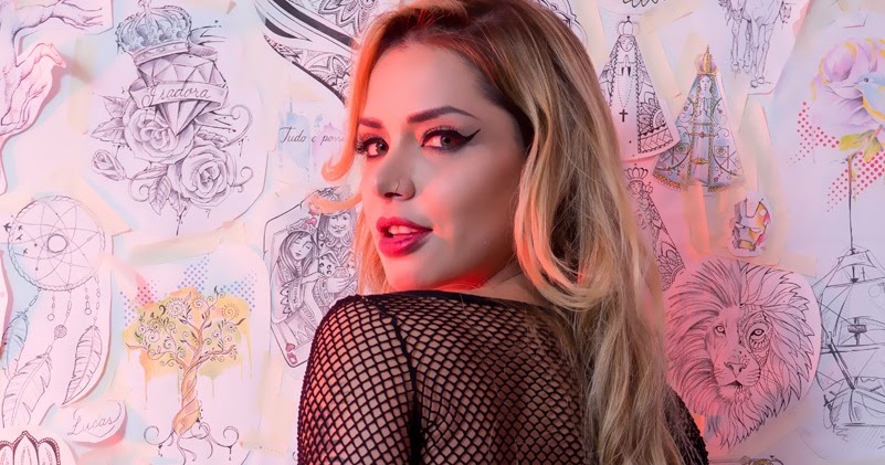 JÚLIA MENEZES VAI BRILHAR EM REVISTA MASCULINA