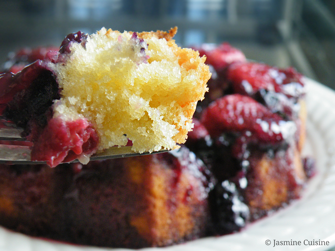 Gâteau renversé aux fruits des champs - Jasmine Cuisine