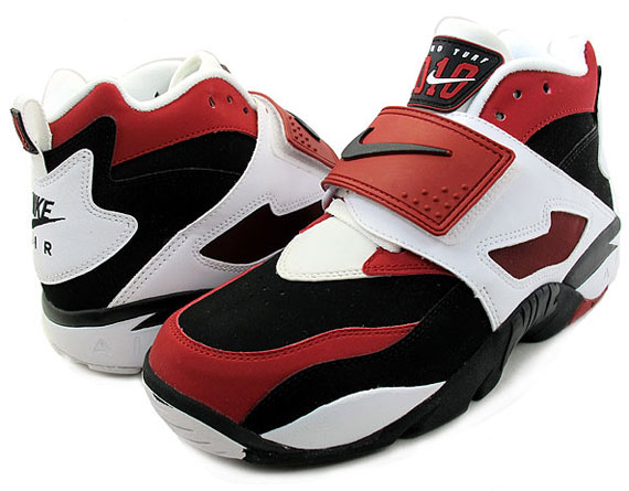 Wake'N'Lace: Nike Air Diamond Turf-Red/black/white