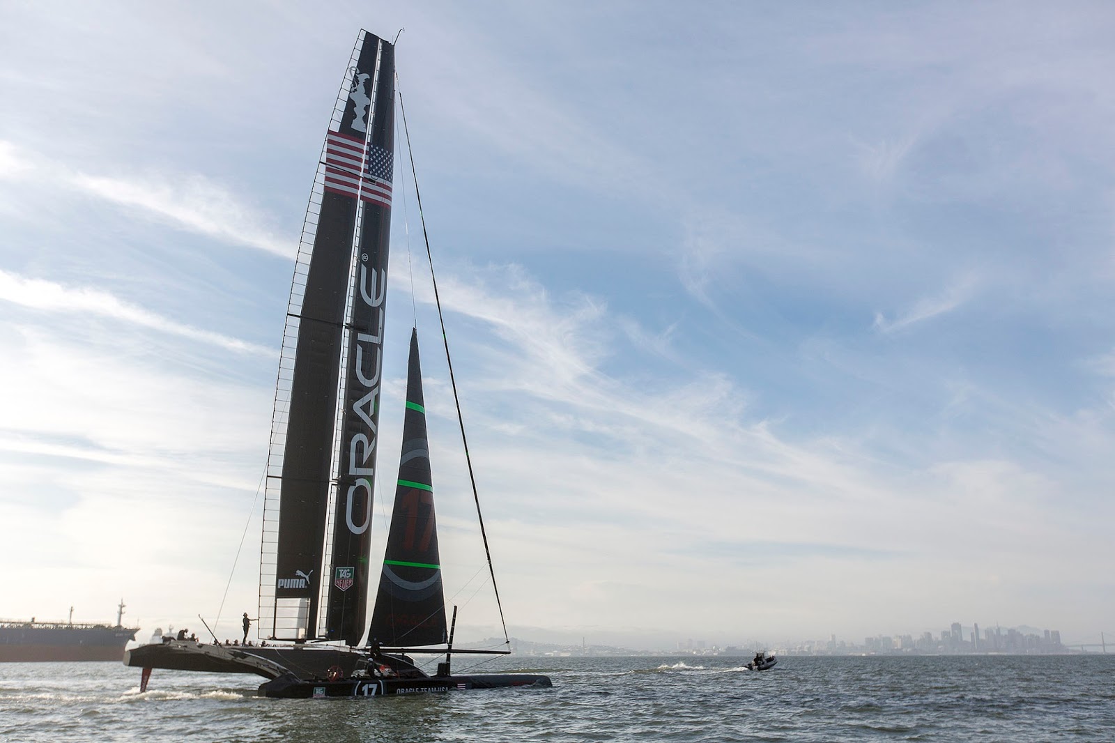 Images / L'AC72 d'Oracle Team USA '17' retrouve son élément ! | ScanVoile