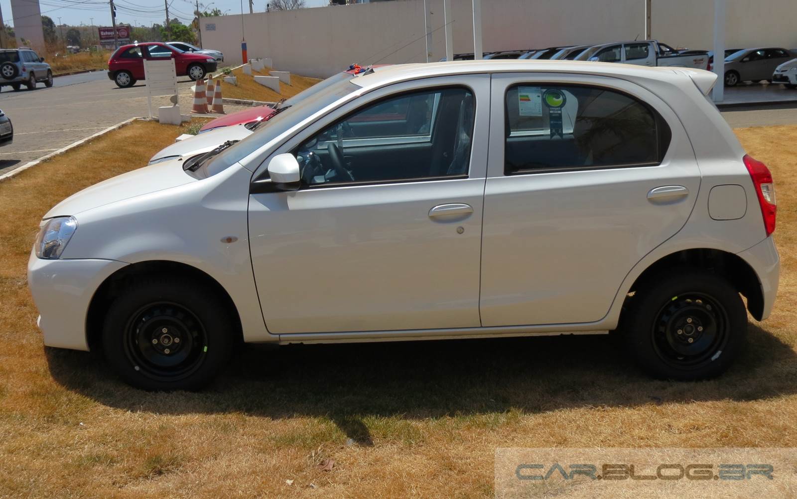 Toyota Etios 2015: fotos, preços e conteúdo das versões