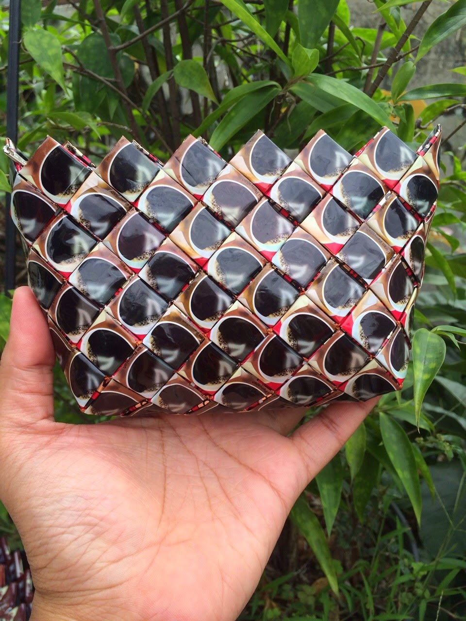 Kreasi Sampah Plastik: Aneka Dompet Cantik, Untuk Tempat Handphone