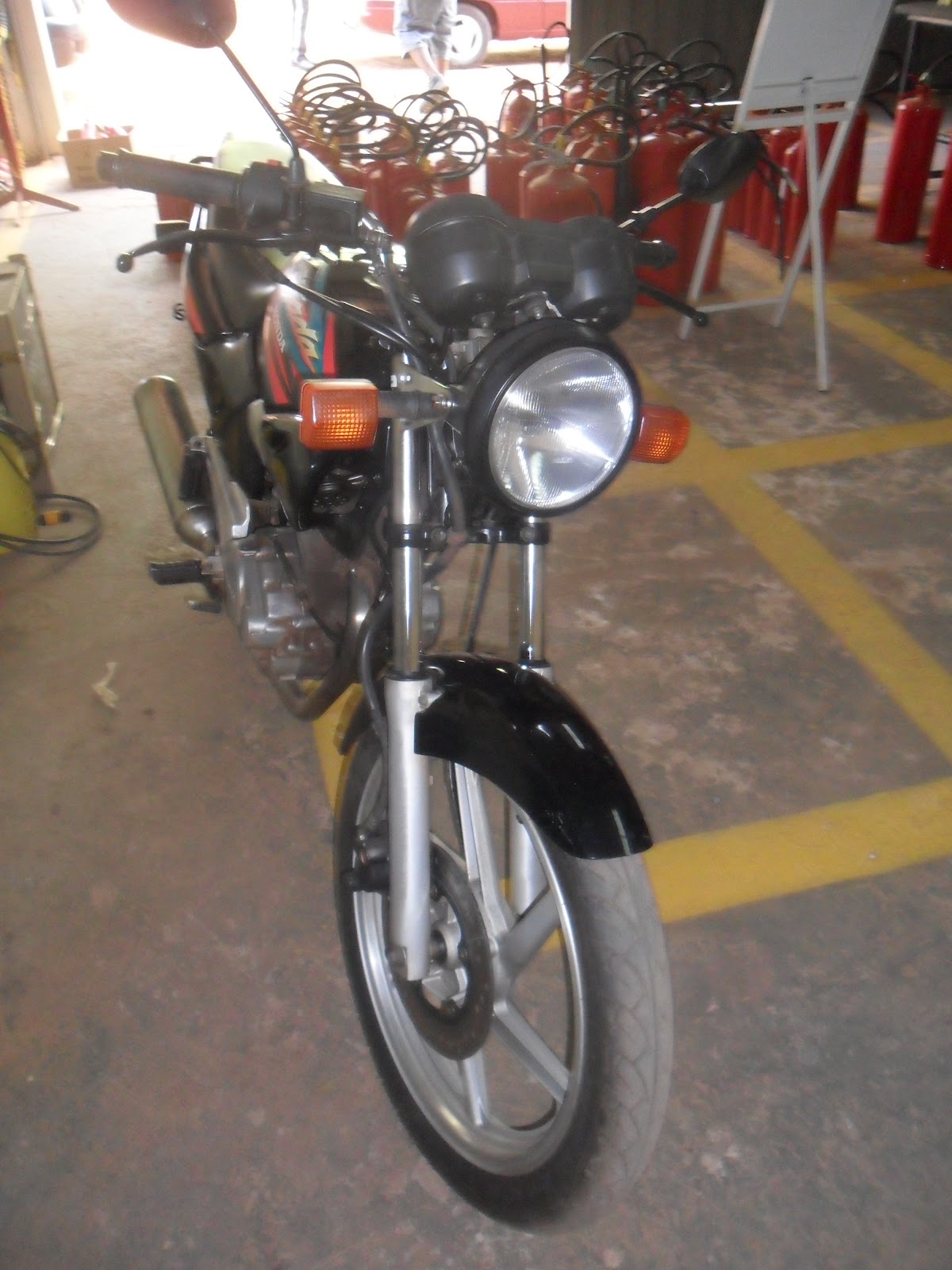 JJR MUNDIAL AUTOMÓVEIS CLUB MULTIMARCAS: HONDA CBX 200 STRADA - 2000/2000